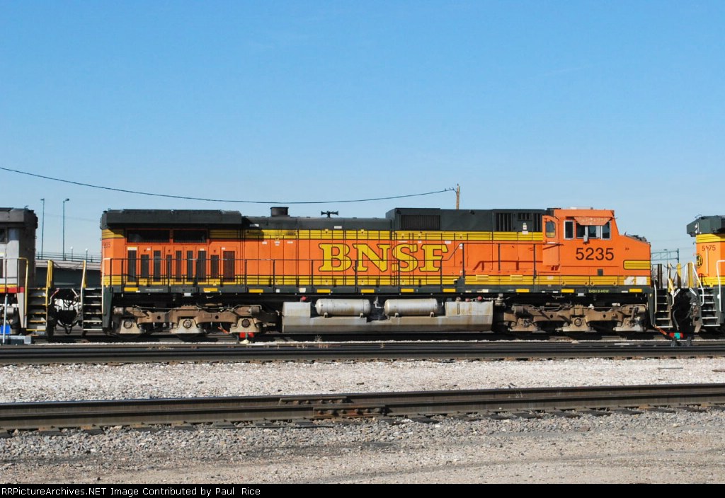 BNSF 5235